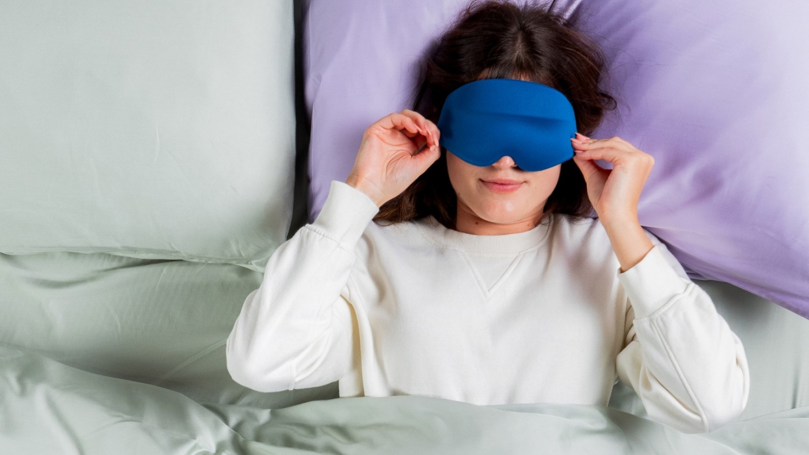 Ecosa Eye Mask blocks 100% light with its ergonomic shape.
