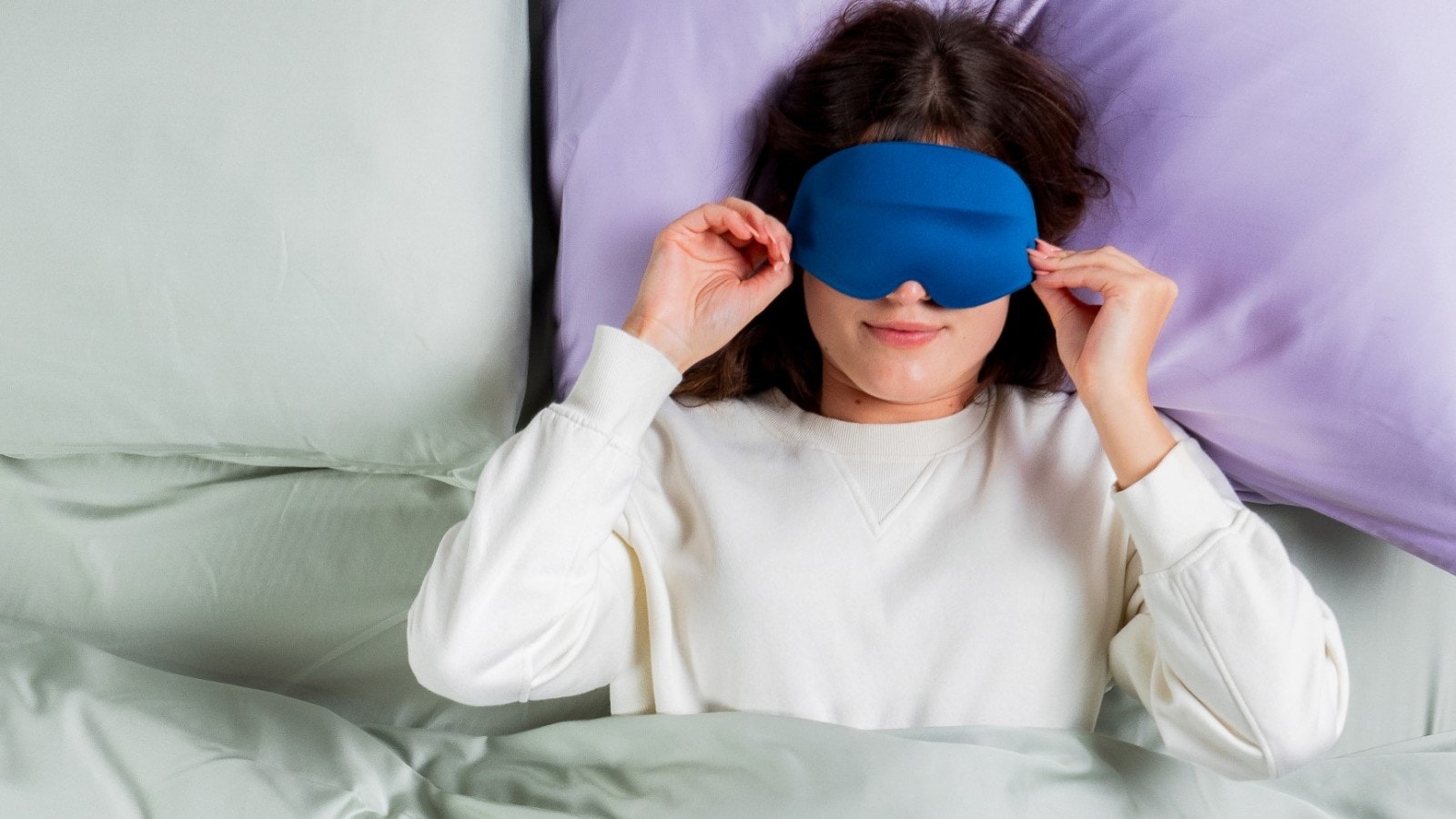 Ecosa Eye Mask blocks 100% light with its ergonomic shape.